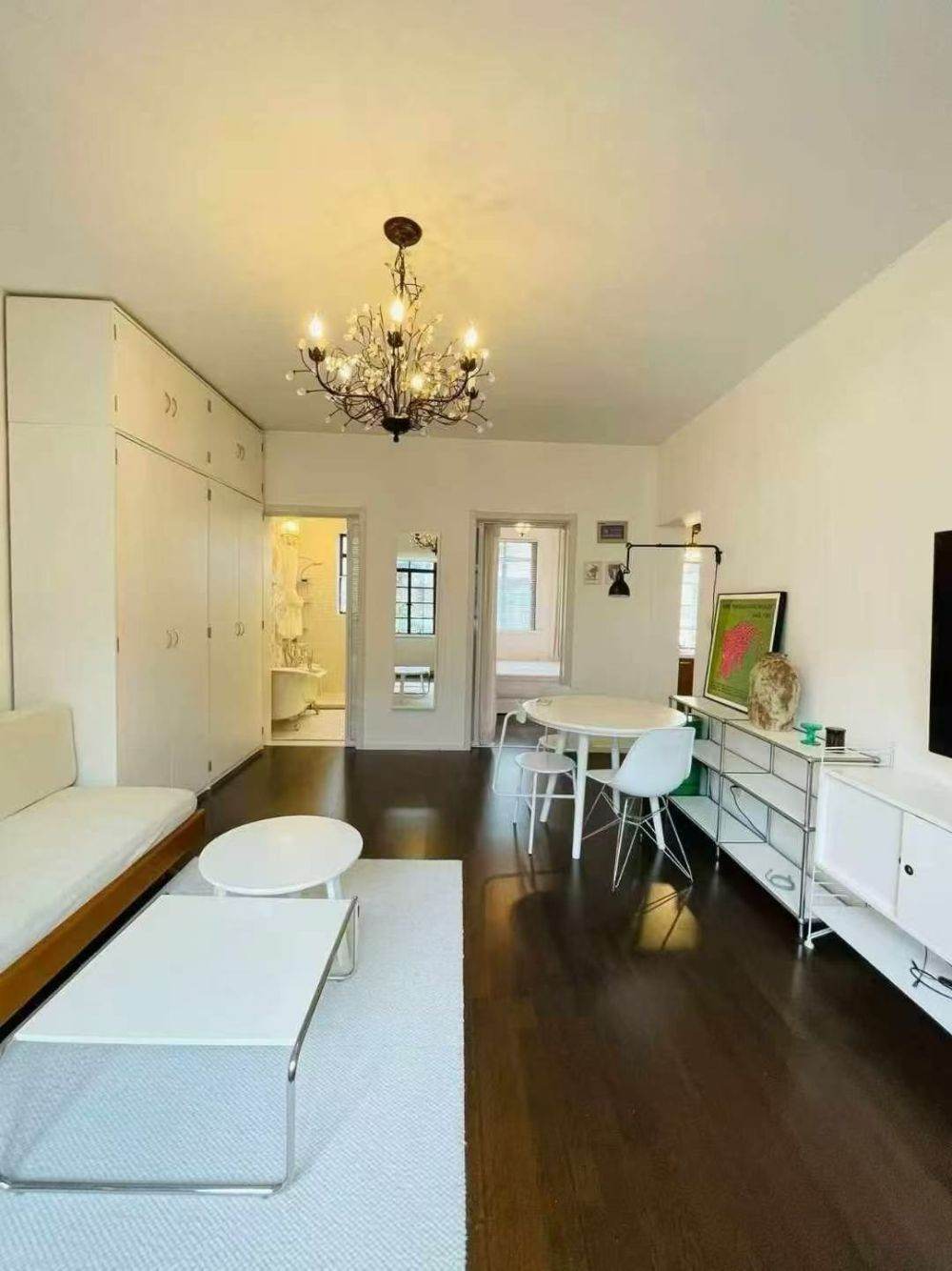 Nice 1BR APT Balcony Chanshu Rd 9.5k - Apartments | SmartShanghai