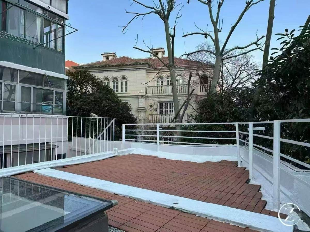 Tai'an/Xing'guo rd floor heating 3brs apt with terrace & garden; L10/11 ...