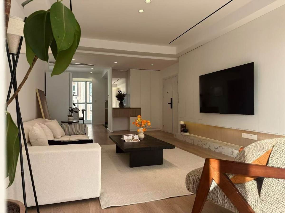 Gubei, Golden City Road, Large 3-bedroom apartment, Metro Yaohong Road ...