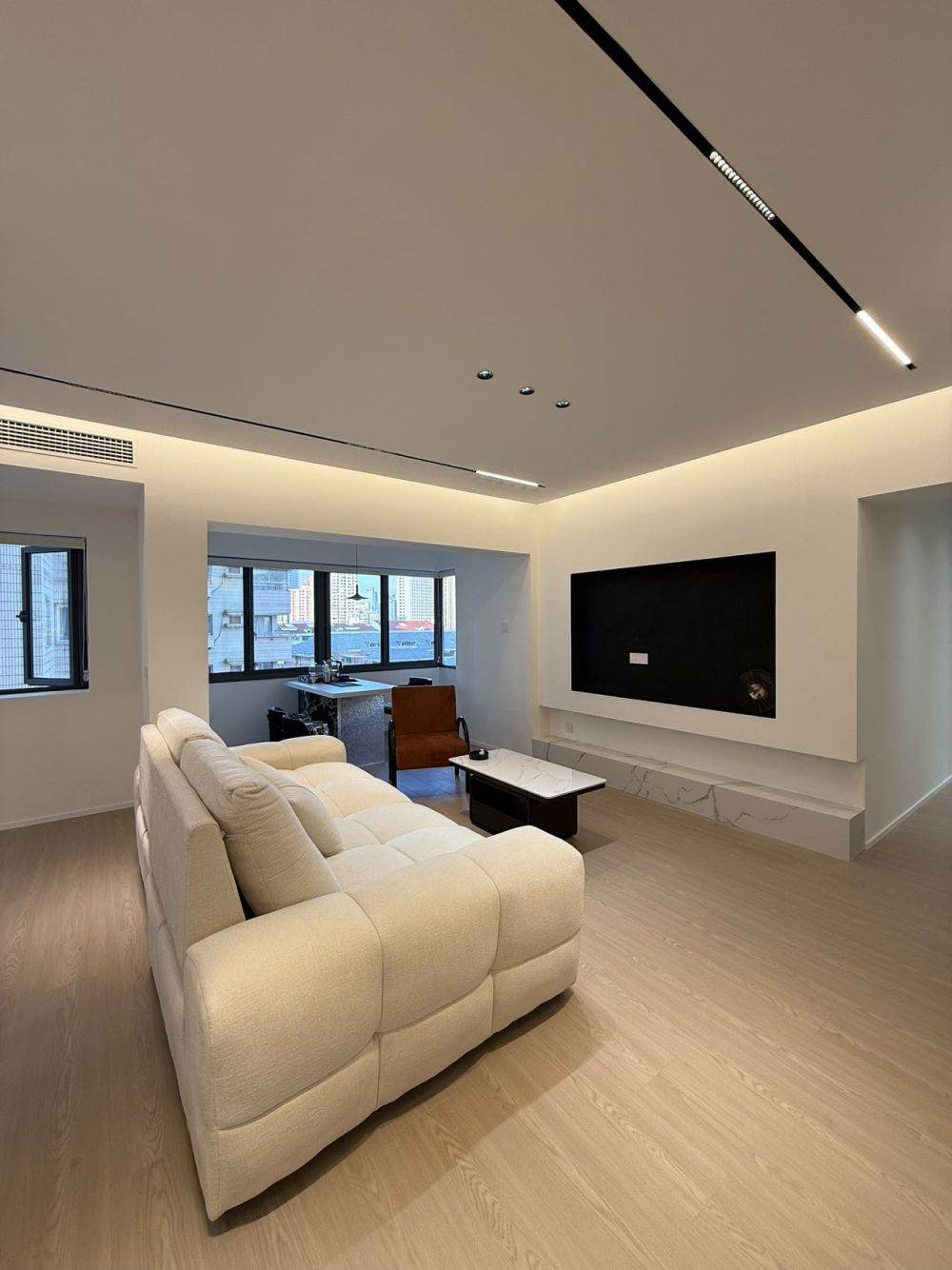 Newly Renovated Spacious 3Br/2Lr/2Bt@L10/11 Jiaotong University Metro ...