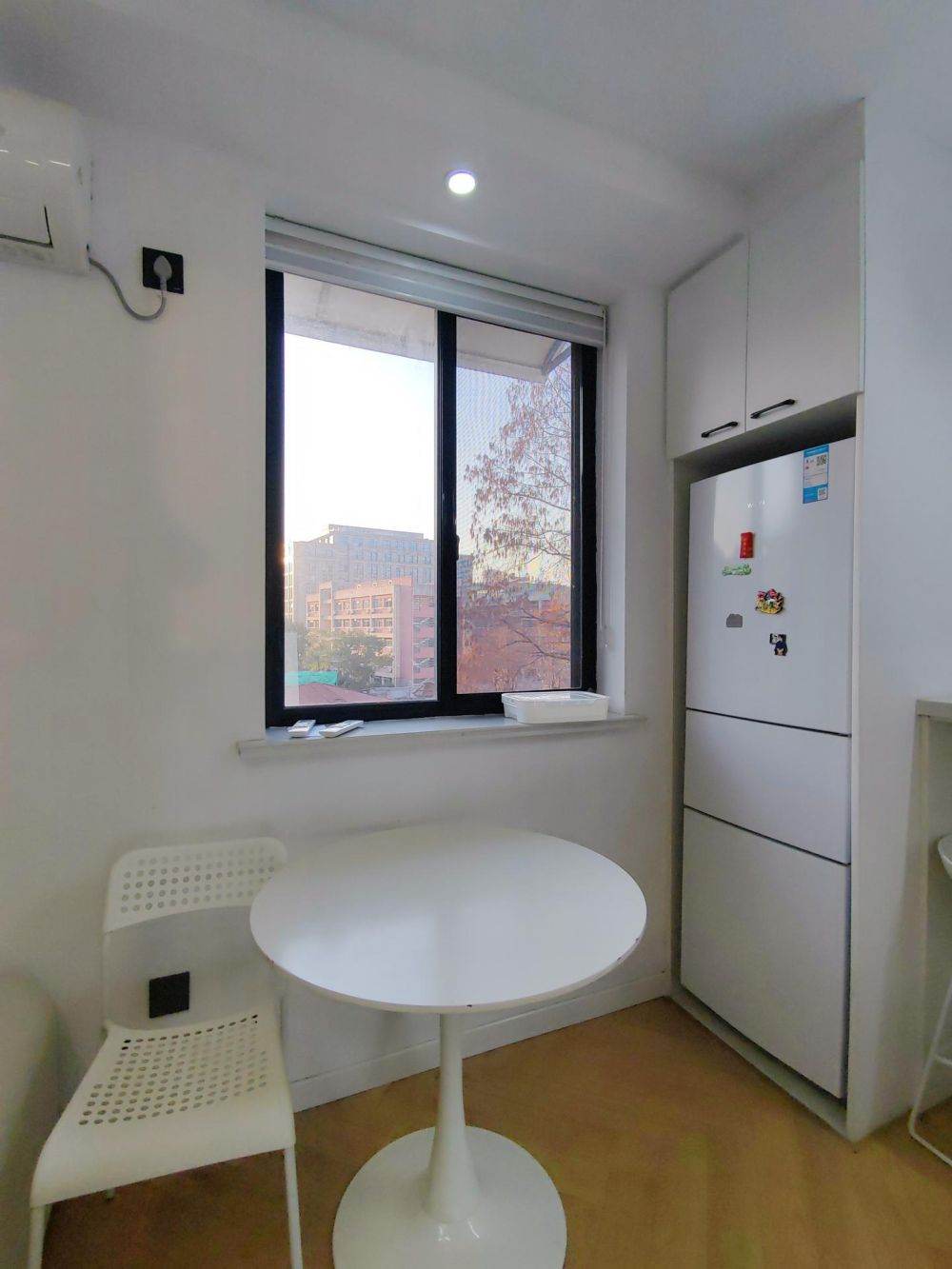 Good price 2 br near ZhongShan Park .walking distance L 3/4 West Yan'an ...