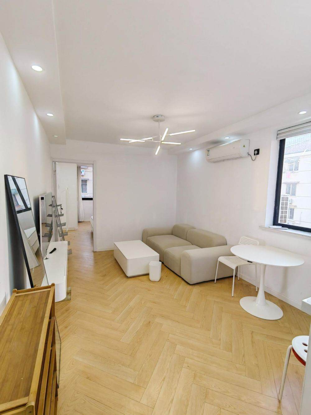 Good price 2 br near ZhongShan Park .walking distance L 3/4 West Yan'an ...