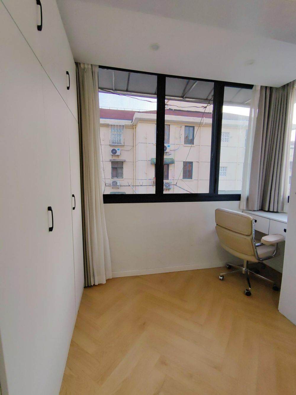 Good price 2 br near ZhongShan Park .walking distance L 3/4 West Yan'an ...