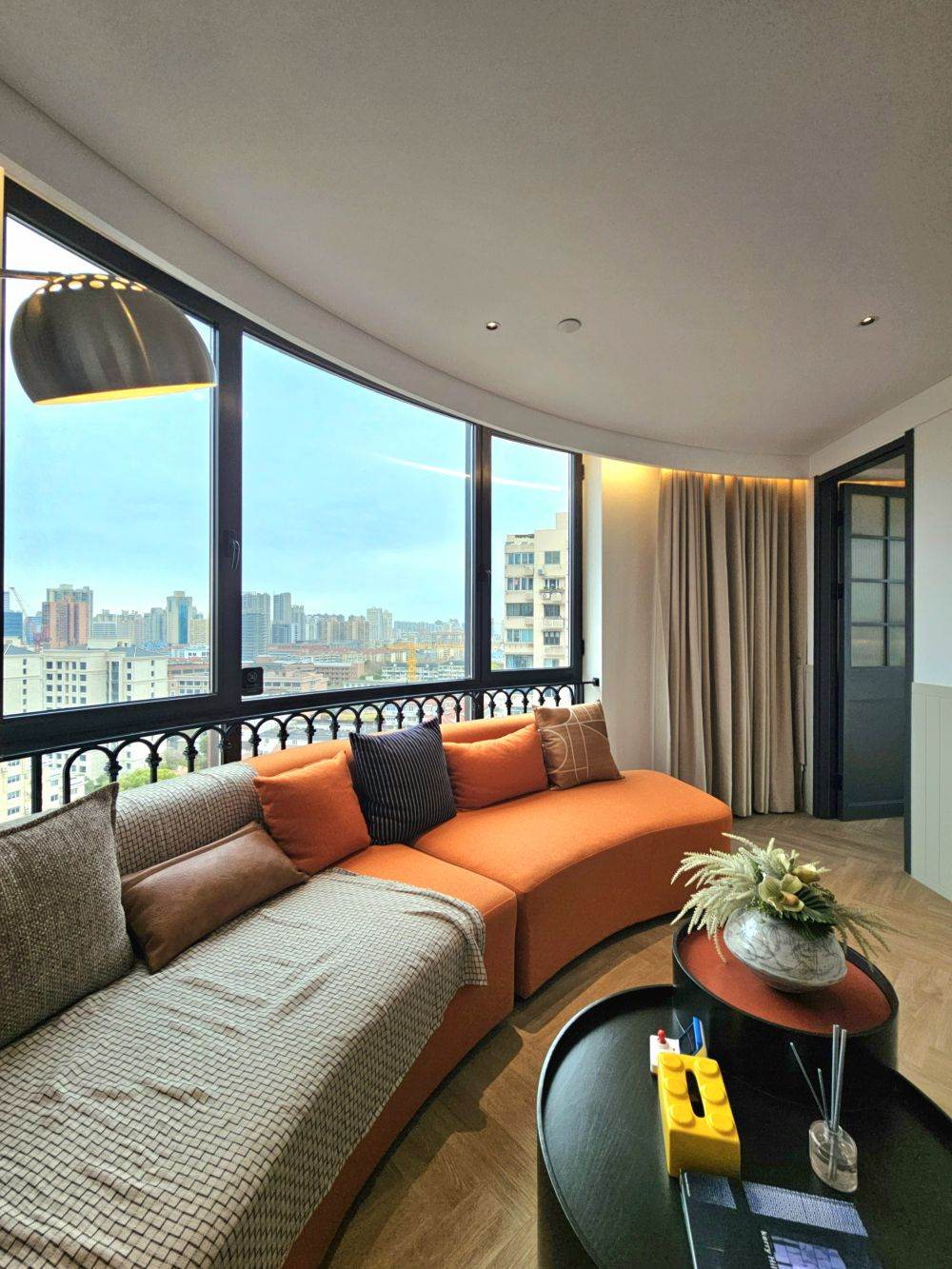 2br With Curved Windows Service apt in Jing'an District Near Baoshan Rd ...